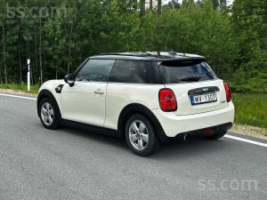 White MINI Cooper 2015 in Riga, with an engine capacity of 1.50 L and mileage of 87 thousand km for 9950 €, photo 5 on AUTOMOTO.COM.LV