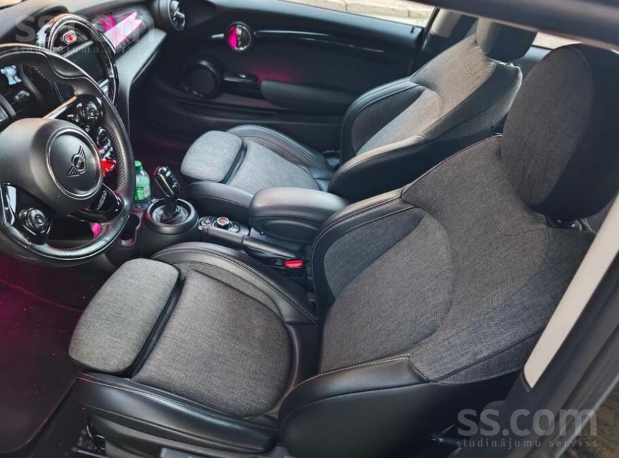 White MINI Cooper 2020 in Riga, with an engine capacity of 1.50 L and mileage of 122 thousand km for 12699 €, photo 7 on AUTOMOTO.COM.LV
