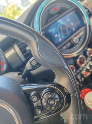 White MINI Cooper 2020 in Riga, with an engine capacity of 1.50 L and mileage of 122 thousand km for 12699 €, photo 12 on AUTOMOTO.COM.LV