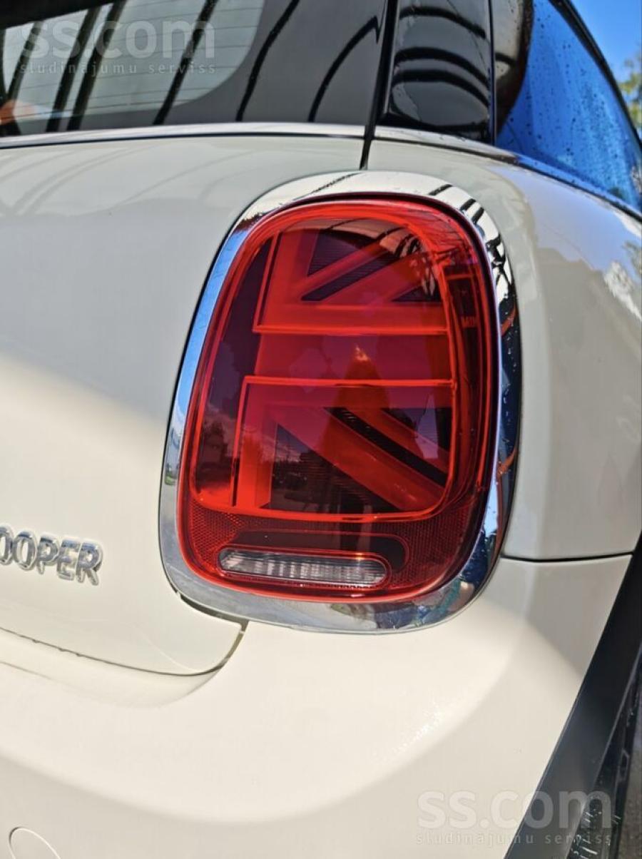 White MINI Cooper 2020 in Riga, with an engine capacity of 1.50 L and mileage of 122 thousand km for 12699 €, photo 15 on AUTOMOTO.COM.LV