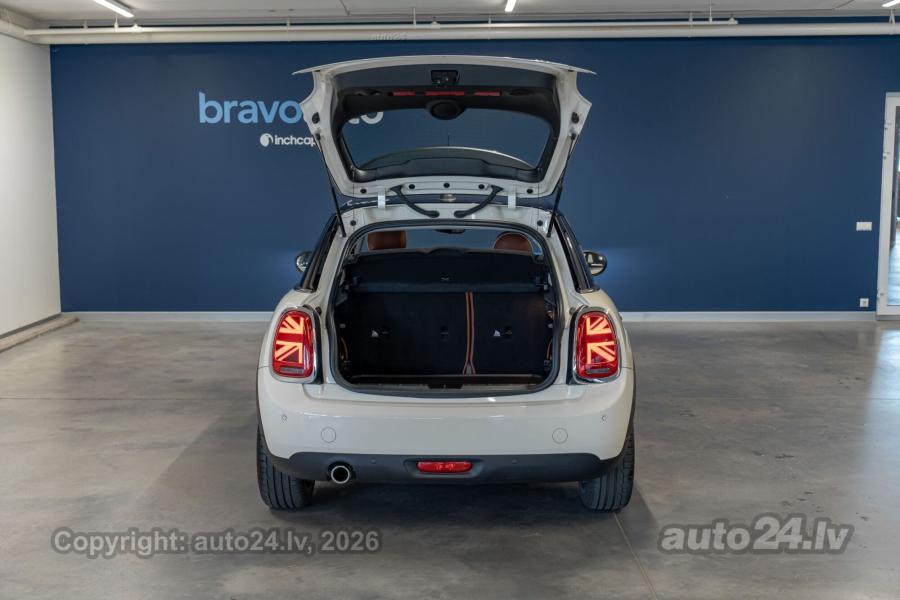 White MINI Cooper 2019 in Tallinn, with an engine capacity of 1.50 L and mileage of 58 thousand km for 17900 €, photo 13 on AUTOMOTO.COM.LV