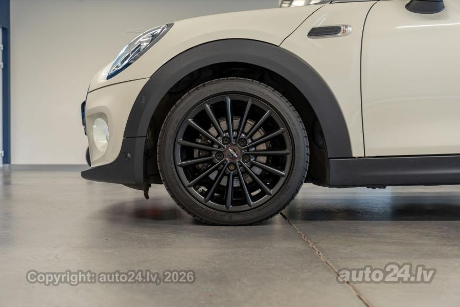 White MINI Cooper 2019 in Tallinn, with an engine capacity of 1.50 L and mileage of 58 thousand km for 17900 €, photo 14 on AUTOMOTO.COM.LV