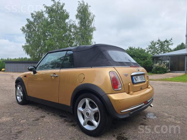 Yellow MINI Cooper 2005 in Riga, with an engine capacity of 1.60 L and mileage of 155 thousand km for 5790 €, photo 5 on AUTOMOTO.COM.LV