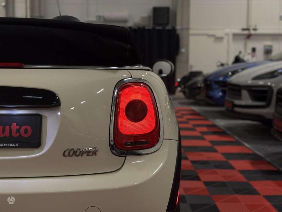 Yellow MINI Cooper 2017 in Vilnius, with an engine capacity of 1.50 L and mileage of 113 thousand km for 10490 €, photo 9 on AUTOMOTO.COM.LV