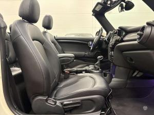 Yellow MINI Cooper 2017 in Vilnius, with an engine capacity of 1.50 L and mileage of 113 thousand km for 10490 €, photo 16 on AUTOMOTO.COM.LV
