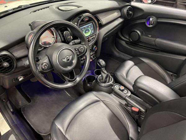 MINI Cooper 2017 in Vilnius on AUTOMOTO.COM.LV Yellow MINI Cooper 2017 in Vilnius, with an engine capacity of 1.50 L and mileage of 113 thousand km for 9990 €, photo 11 on AUTOMOTO.COM.LV