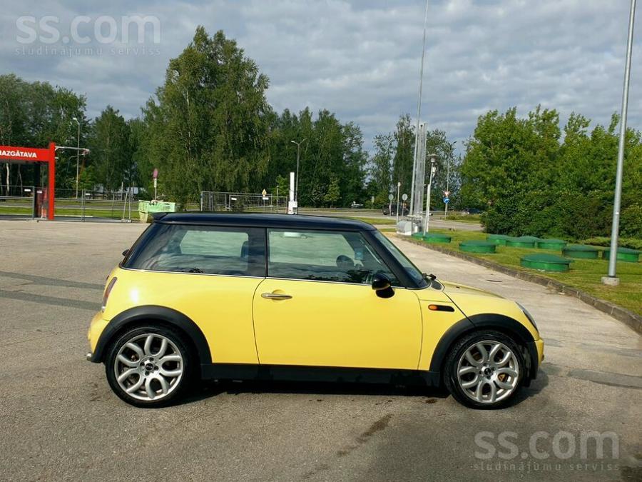 Yellow MINI Cooper 2002 in Riga, with an engine capacity of 1.60 L and mileage of 246 thousand km for 1350 €, photo 5 on AUTOMOTO.COM.LV