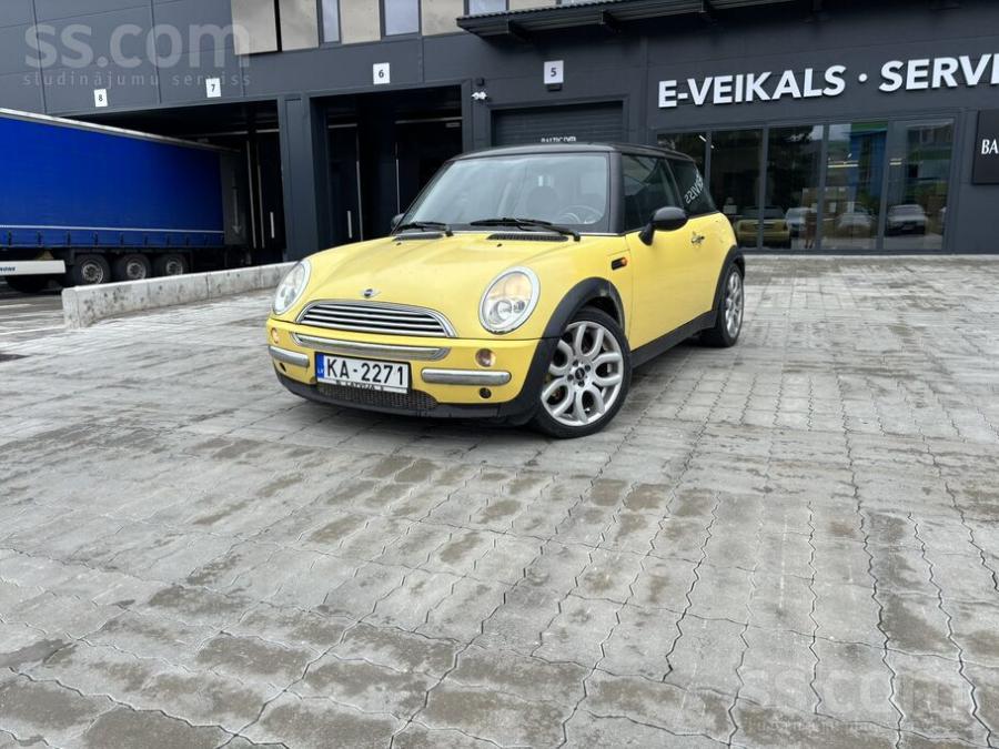 Yellow MINI Cooper 2002 in Riga, with an engine capacity of 1.60 L and mileage of 246 thousand km for 1900 €, photo 1 on AUTOMOTO.COM.LV