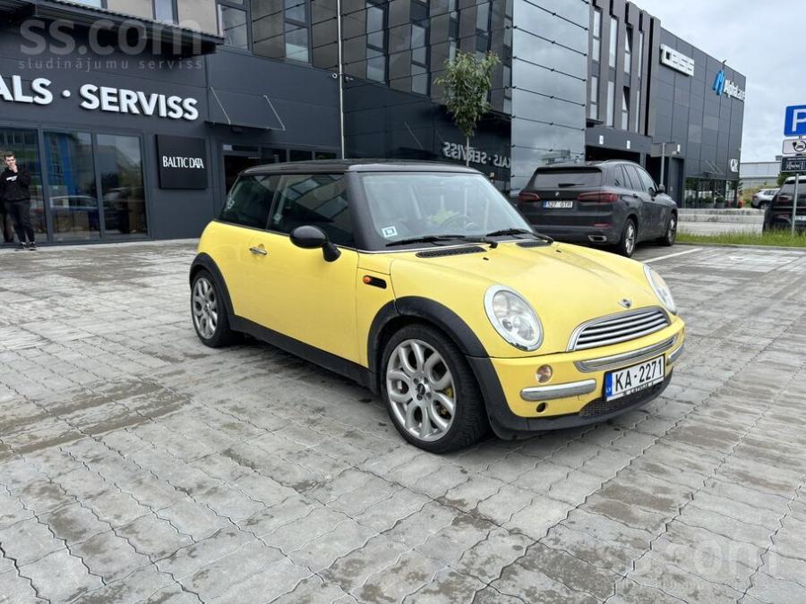 Yellow MINI Cooper 2002 in Riga, with an engine capacity of 1.60 L and mileage of 246 thousand km for 1900 €, photo 2 on AUTOMOTO.COM.LV