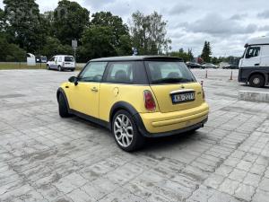 Yellow MINI Cooper 2002 in Riga, with an engine capacity of 1.60 L and mileage of 246 thousand km for 1900 €, photo 3 on AUTOMOTO.COM.LV