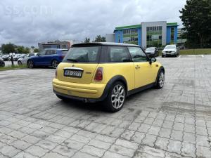 Yellow MINI Cooper 2002 in Riga, with an engine capacity of 1.60 L and mileage of 246 thousand km for 1900 €, photo 4 on AUTOMOTO.COM.LV