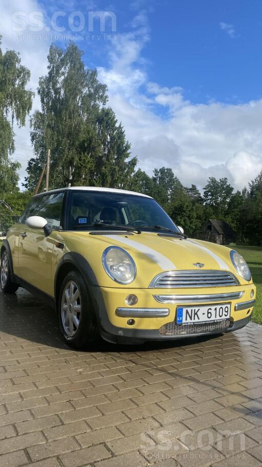 Yellow MINI Cooper 2002 in Riga, with an engine capacity of 1.60 L and mileage of 224 thousand km for 1600 €, photo 1 on AUTOMOTO.COM.LV