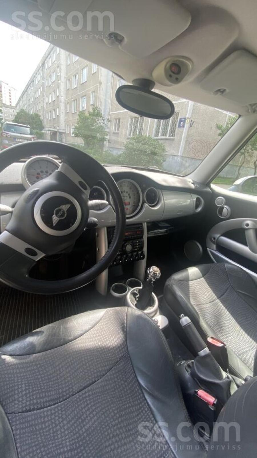 Yellow MINI Cooper 2002 in Riga, with an engine capacity of 1.60 L and mileage of 224 thousand km for 1600 €, photo 3 on AUTOMOTO.COM.LV