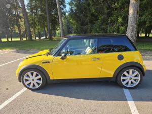 Yellow MINI Cooper 2002 in Mazeikiai, with an engine capacity of 1.60 L and mileage of 268 thousand km for 2250 €, photo 4 on AUTOMOTO.COM.LV