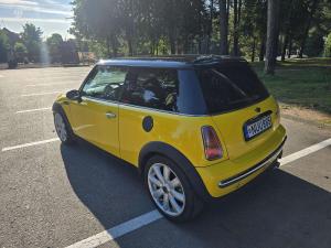 Yellow MINI Cooper 2002 in Mazeikiai, with an engine capacity of 1.60 L and mileage of 268 thousand km for 2250 €, photo 5 on AUTOMOTO.COM.LV