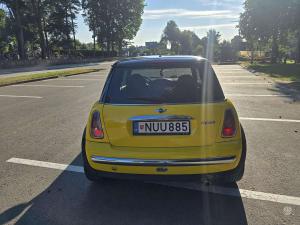 Yellow MINI Cooper 2002 in Mazeikiai, with an engine capacity of 1.60 L and mileage of 268 thousand km for 2250 €, photo 6 on AUTOMOTO.COM.LV
