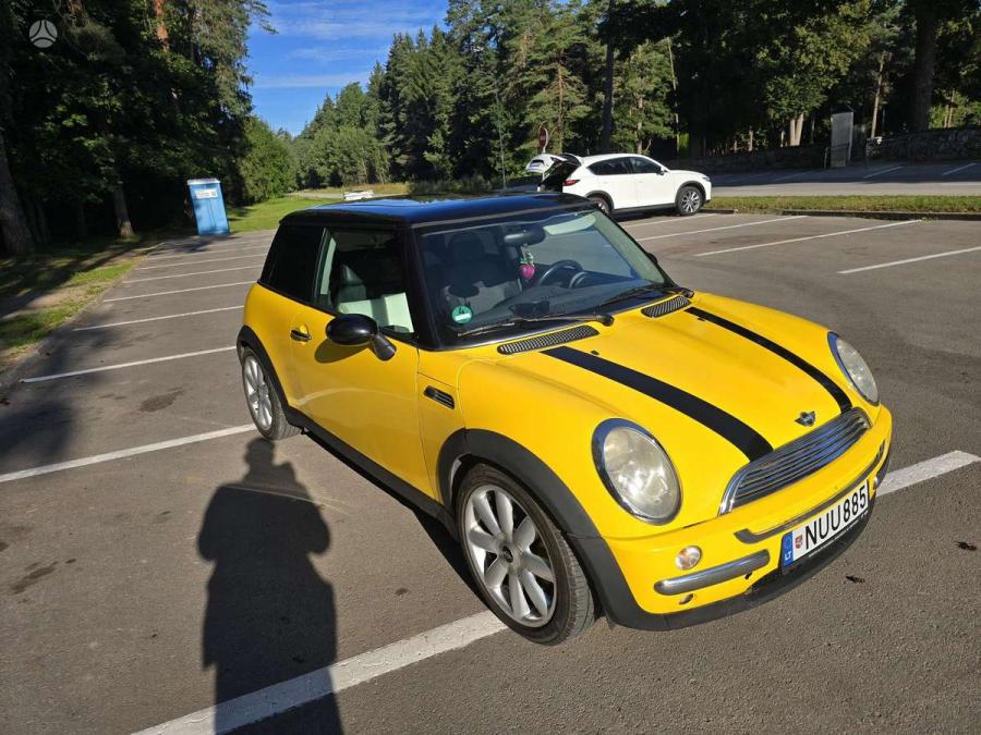 Yellow MINI Cooper 2002 in Mazeikiai, with an engine capacity of 1.60 L and mileage of 268 thousand km for 2250 €, photo 8 on AUTOMOTO.COM.LV