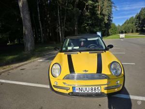 Yellow MINI Cooper 2002 in Mazeikiai, with an engine capacity of 1.60 L and mileage of 268 thousand km for 2250 €, photo 12 on AUTOMOTO.COM.LV