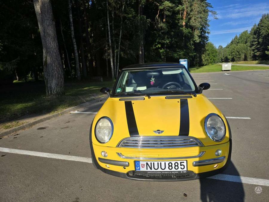 Yellow MINI Cooper 2002 in Mazeikiai, with an engine capacity of 1.60 L and mileage of 268 thousand km for 2250 €, photo 12 on AUTOMOTO.COM.LV