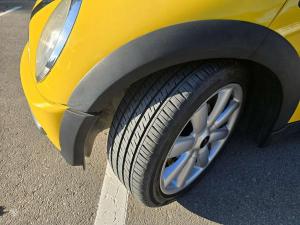 Yellow MINI Cooper 2002 in Mazeikiai, with an engine capacity of 1.60 L and mileage of 268 thousand km for 2250 €, photo 14 on AUTOMOTO.COM.LV