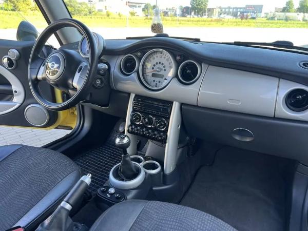 Dzeltens MINI Cooper 2003 Rēzekne, ar dzinēja tilpumu 1.60 L un nobraukumu 260 tūkst. km par 2150 €, foto 8 vietnē AUTOMOTO.COM.LV