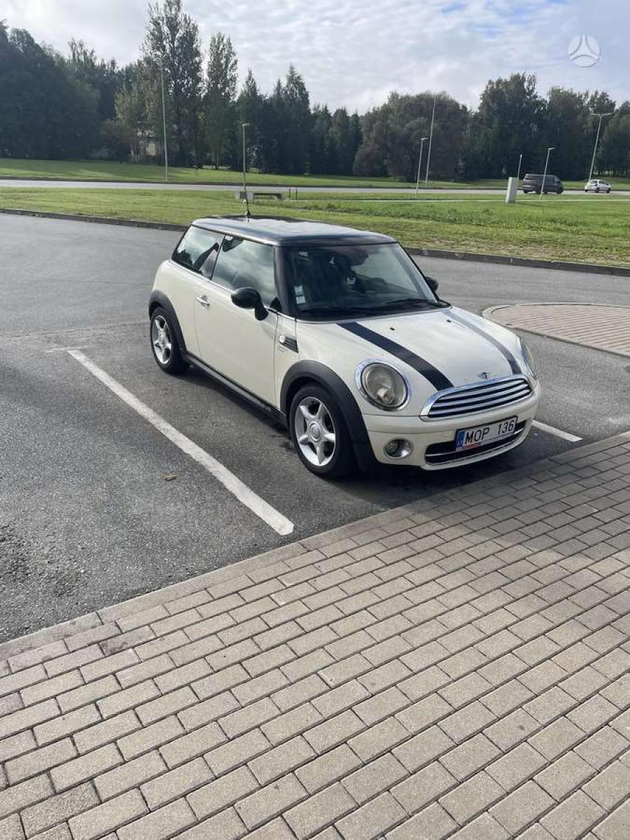Yellow MINI Cooper 2007 in Siauliai, with an engine capacity of 1.60 L and mileage of 235 thousand km for 1450 €, photo 4 on AUTOMOTO.COM.LV