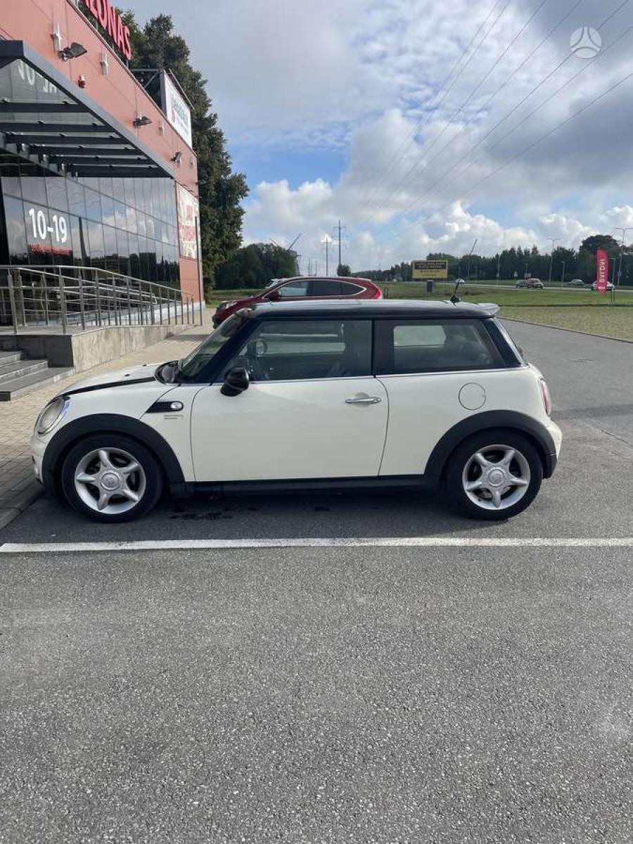 Yellow MINI Cooper 2007 in Siauliai, with an engine capacity of 1.60 L and mileage of 235 thousand km for 1450 €, photo 5 on AUTOMOTO.COM.LV
