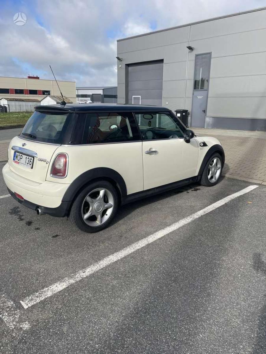 Yellow MINI Cooper 2007 in Siauliai, with an engine capacity of 1.60 L and mileage of 235 thousand km for 1450 €, photo 7 on AUTOMOTO.COM.LV
