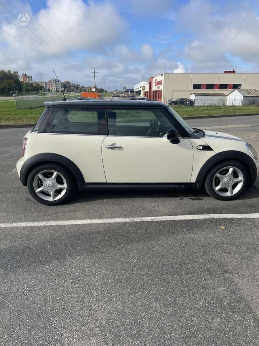 Yellow MINI Cooper 2007 in Siauliai, with an engine capacity of 1.60 L and mileage of 235 thousand km for 1450 €, photo 8 on AUTOMOTO.COM.LV