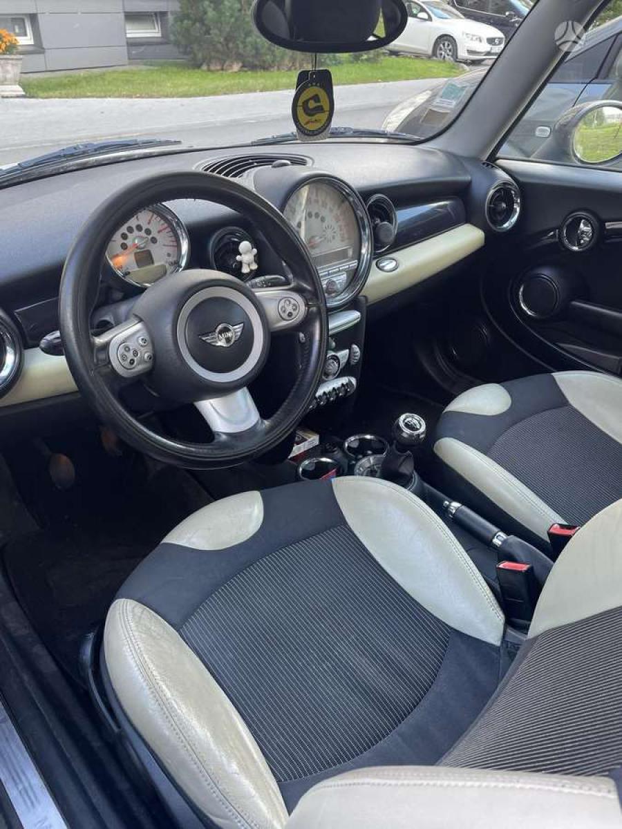 Yellow MINI Cooper 2007 in Siauliai, with an engine capacity of 1.60 L and mileage of 235 thousand km for 1450 €, photo 9 on AUTOMOTO.COM.LV