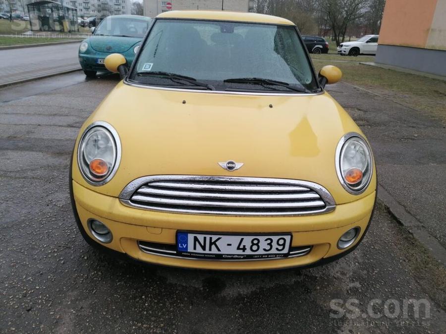 Yellow MINI Cooper 2008 in Liepaja, with an engine capacity of 1.40 L and mileage of 200 thousand km for 3200 €, photo 5 on AUTOMOTO.COM.LV