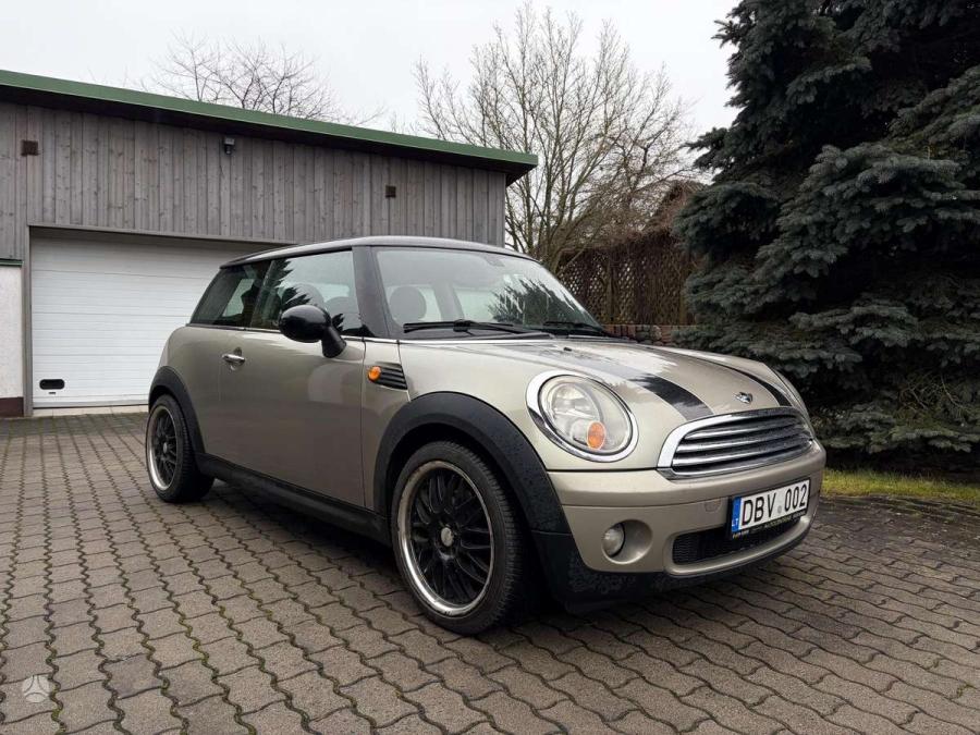 Yellow MINI Cooper 2009 in Vilnius, with an engine capacity of 1.60 L and mileage of 157 thousand km for 3800 €, photo 1 on AUTOMOTO.COM.LV