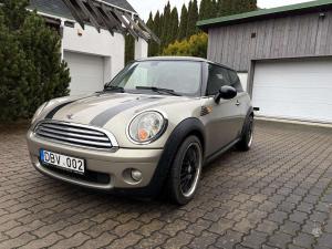 Yellow MINI Cooper 2009 in Vilnius, with an engine capacity of 1.60 L and mileage of 157 thousand km for 3800 €, photo 3 on AUTOMOTO.COM.LV