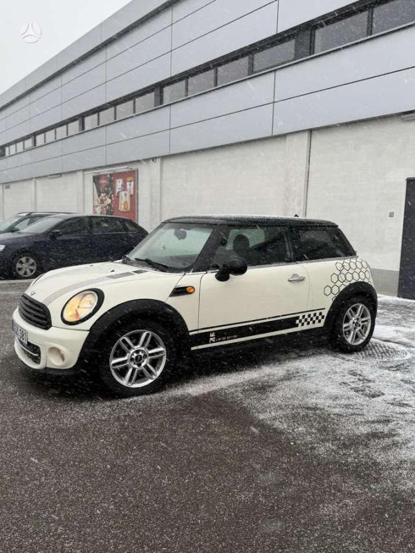 Yellow MINI Cooper 2011 in Kaunas, with an engine capacity of 1.60 L and mileage of 237 thousand km for 2850 €, photo 2 on AUTOMOTO.COM.LV