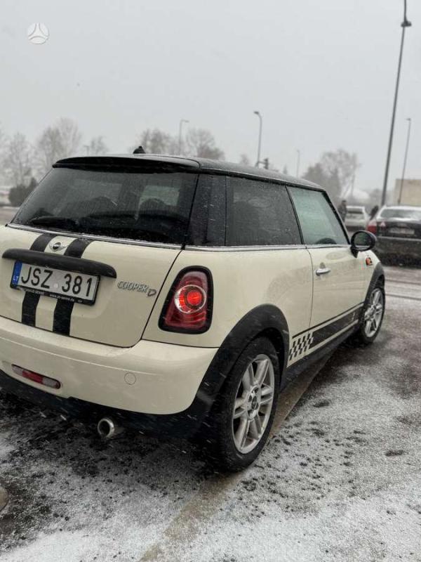 Yellow MINI Cooper 2011 in Kaunas, with an engine capacity of 1.60 L and mileage of 237 thousand km for 2850 €, photo 4 on AUTOMOTO.COM.LV