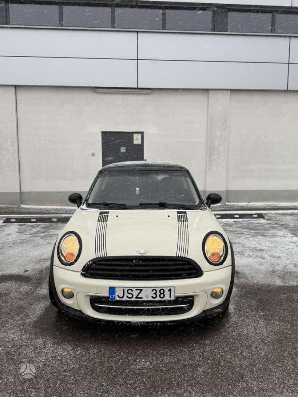 Yellow MINI Cooper 2011 in Kaunas, with an engine capacity of 1.60 L and mileage of 237 thousand km for 2850 €, photo 6 on AUTOMOTO.COM.LV