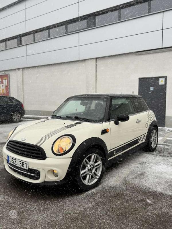 Yellow MINI Cooper 2011 in Kaunas, with an engine capacity of 1.60 L and mileage of 237 thousand km for 2850 €, photo 7 on AUTOMOTO.COM.LV