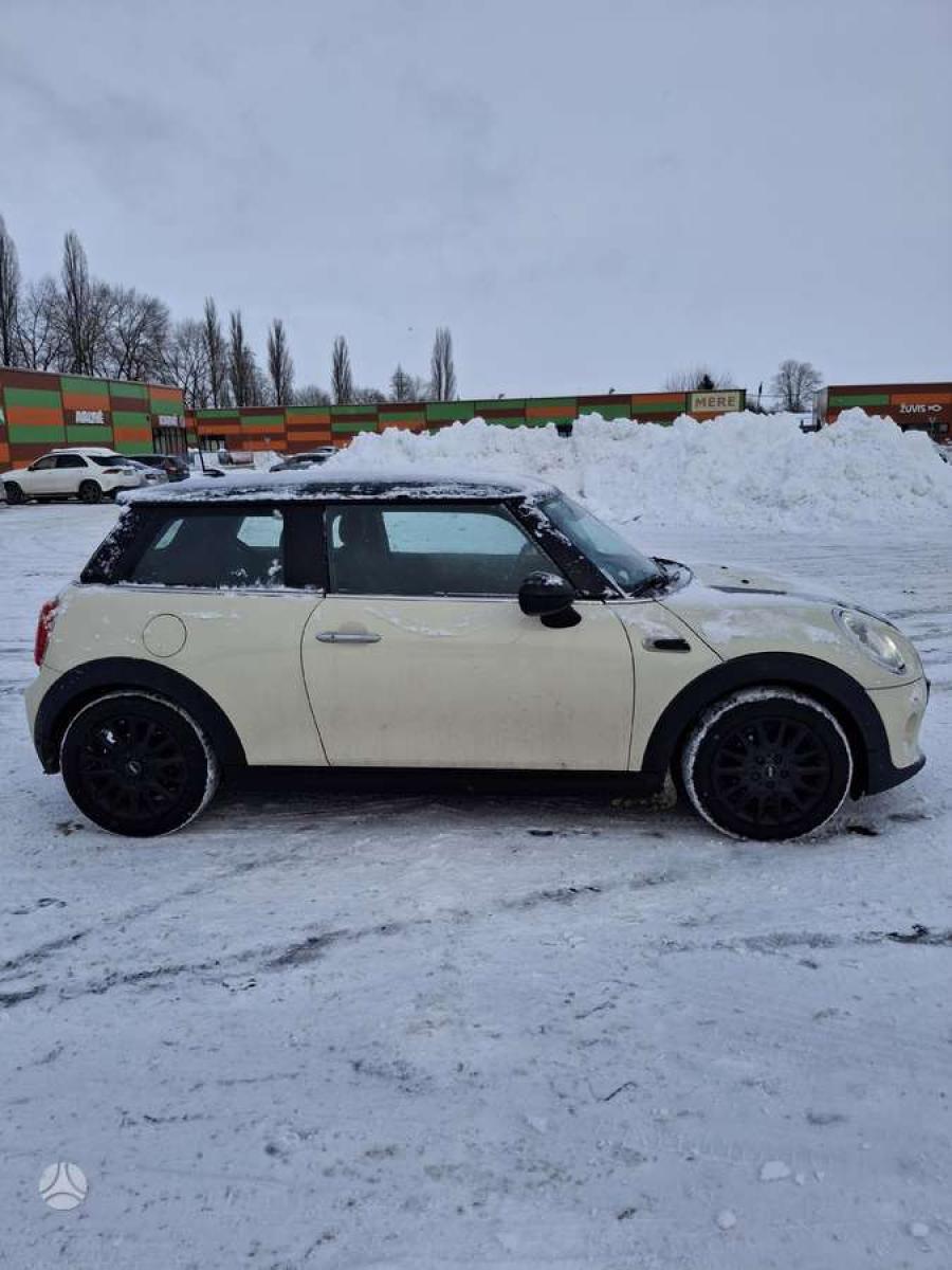 Yellow MINI Cooper 2014 in Klaipeda, with an engine capacity of 1.50 L and mileage of 293 thousand km for 5300 €, photo 4 on AUTOMOTO.COM.LV