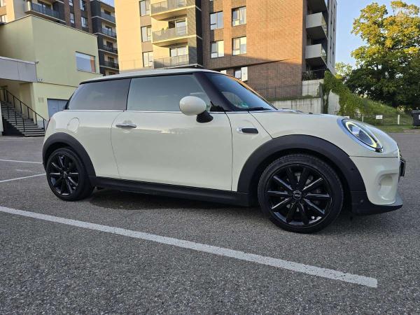 Dzeltens MINI Cooper 2019 Viļņa, ar dzinēja tilpumu 1.50 L un nobraukumu 82 tūkst. km par 13850 €, foto 2 vietnē AUTOMOTO.COM.LV
