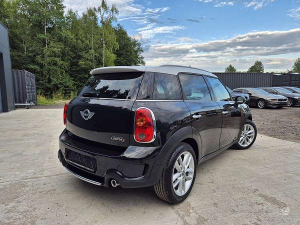 Black MINI Countryman 2010 in Utena, with an engine capacity of 1.60 L and mileage of 240 thousand km for 3990 €, photo 3 on AUTOMOTO.COM.LV