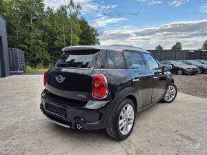 Black MINI Countryman 2010 in Utena, with an engine capacity of 1.60 L and mileage of 240 thousand km for 3990 €, photo 4 on AUTOMOTO.COM.LV