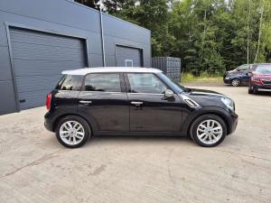 Black MINI Countryman 2010 in Utena, with an engine capacity of 1.60 L and mileage of 240 thousand km for 3990 €, photo 8 on AUTOMOTO.COM.LV