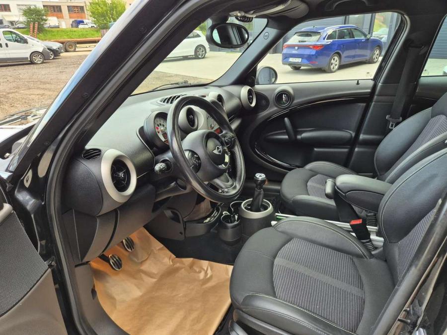 Black MINI Countryman 2010 in Utena, with an engine capacity of 1.60 L and mileage of 240 thousand km for 3990 €, photo 14 on AUTOMOTO.COM.LV