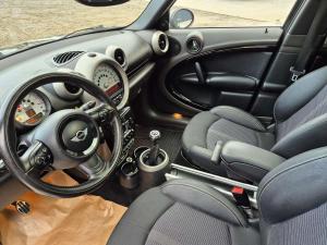 Black MINI Countryman 2010 in Utena, with an engine capacity of 1.60 L and mileage of 240 thousand km for 3990 €, photo 15 on AUTOMOTO.COM.LV