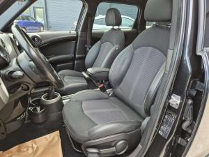 Black MINI Countryman 2010 in Utena, with an engine capacity of 1.60 L and mileage of 240 thousand km for 3990 €, photo 16 on AUTOMOTO.COM.LV