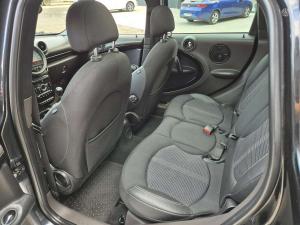 Black MINI Countryman 2010 in Utena, with an engine capacity of 1.60 L and mileage of 240 thousand km for 3990 €, photo 18 on AUTOMOTO.COM.LV