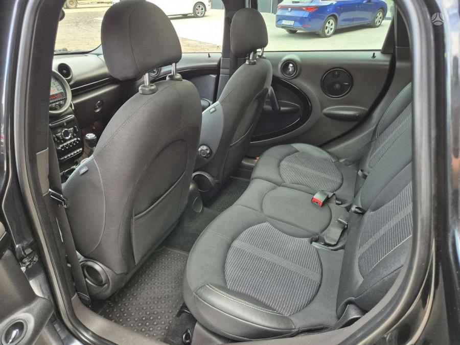 Black MINI Countryman 2010 in Utena, with an engine capacity of 1.60 L and mileage of 240 thousand km for 3990 €, photo 18 on AUTOMOTO.COM.LV