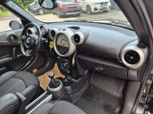 Black MINI Countryman 2010 in Utena, with an engine capacity of 1.60 L and mileage of 240 thousand km for 3990 €, photo 19 on AUTOMOTO.COM.LV