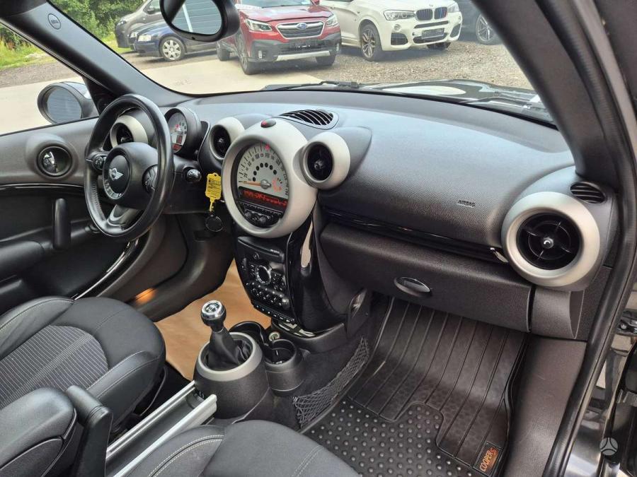 Black MINI Countryman 2010 in Utena, with an engine capacity of 1.60 L and mileage of 240 thousand km for 3990 €, photo 19 on AUTOMOTO.COM.LV