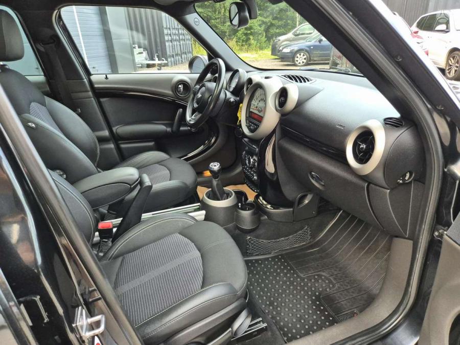 Black MINI Countryman 2010 in Utena, with an engine capacity of 1.60 L and mileage of 240 thousand km for 3990 €, photo 20 on AUTOMOTO.COM.LV
